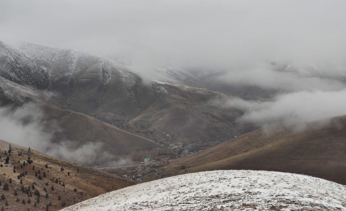 Doğasever Dağcılar Van Gölü’nün güneyindeki Beleko Dağı'na tırmandı ...