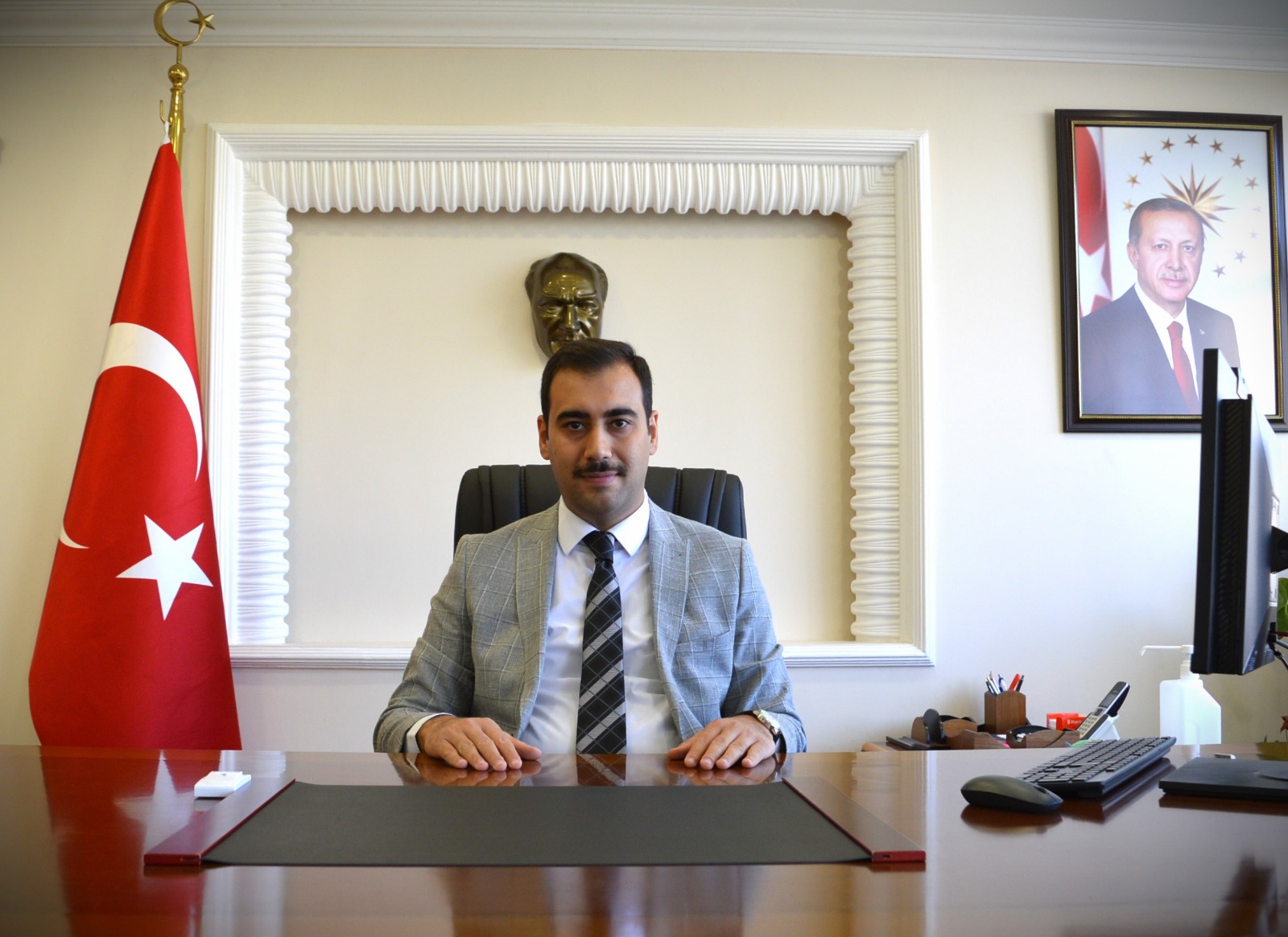 Van Saray Kaymakamı Ökkeş Safa Türkoğlu kimdir? - Şehrivan | Van Haber ...